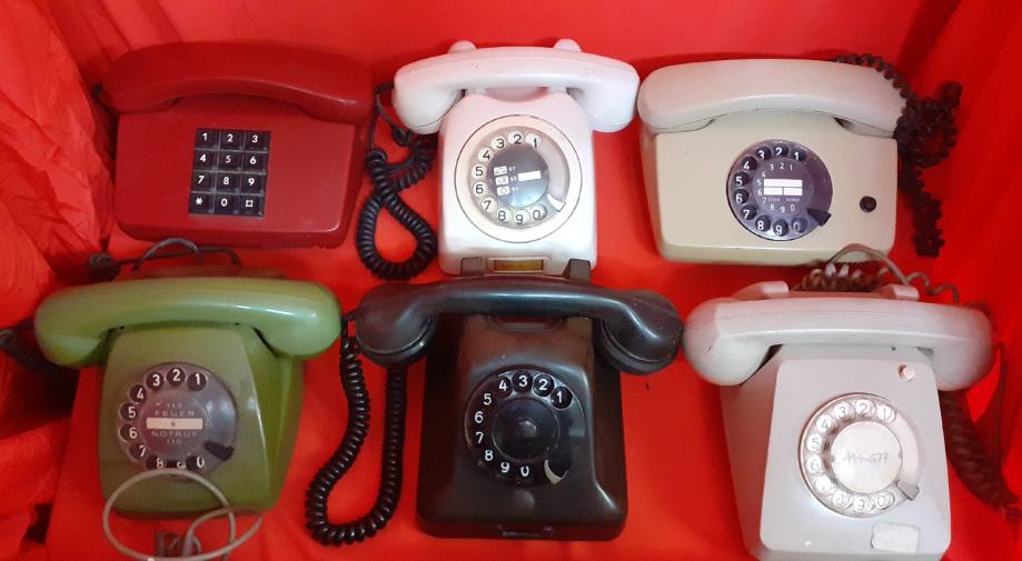 lot starih telefona