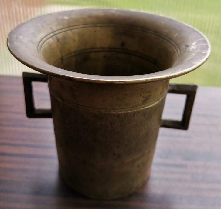 MESINGANI AVAN BEZ TUČKA-TEŽINA 957 grama..visina 11 cm