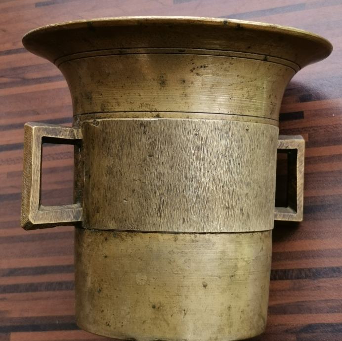 MESINGANI AVAN BEZ TUČKA-TEŽINA 957 grama..visina 11 cm