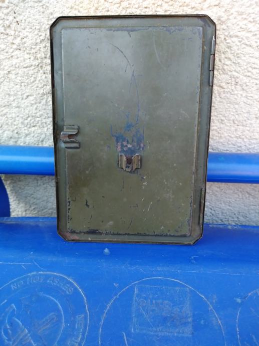 Metalni okvir sa fotografijom