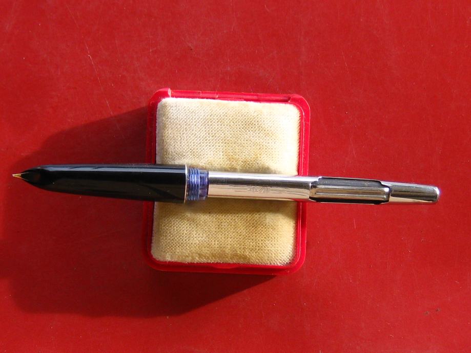 NALIVPERO HERO 330-MINT STANJE