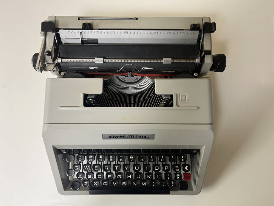Olivetti Studio 45 pisaća mašina - rijedak!