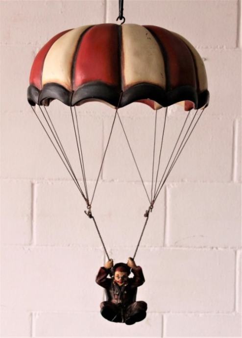 RETRO FIGURA KLAUN-PADOBRANAC BY ALLAN AGOHOB