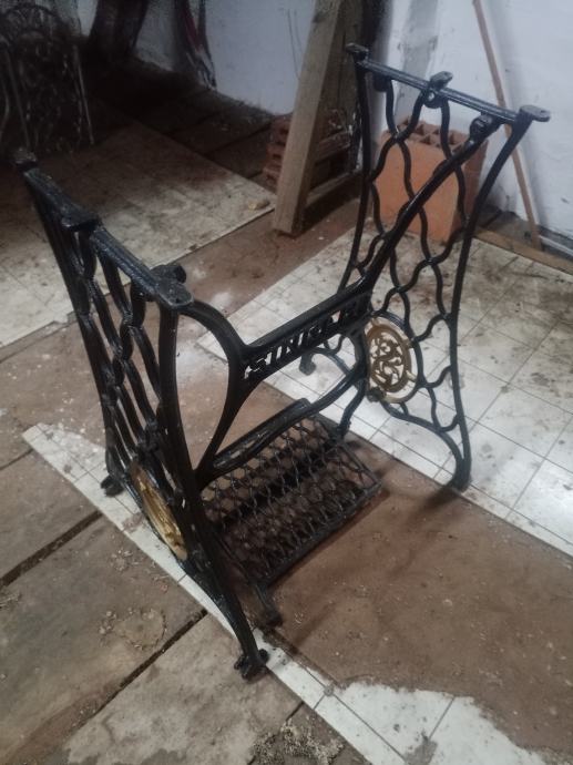 Postolje stare šivaće mašine