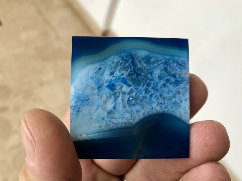 Piramida - plavi kristal Ahat