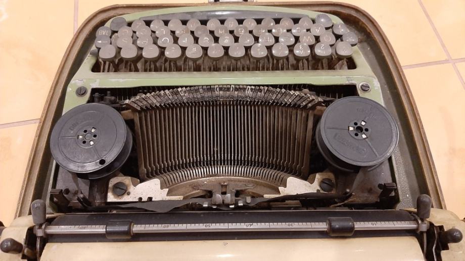 Pisaći stroj (pisaća mašina) - starinski