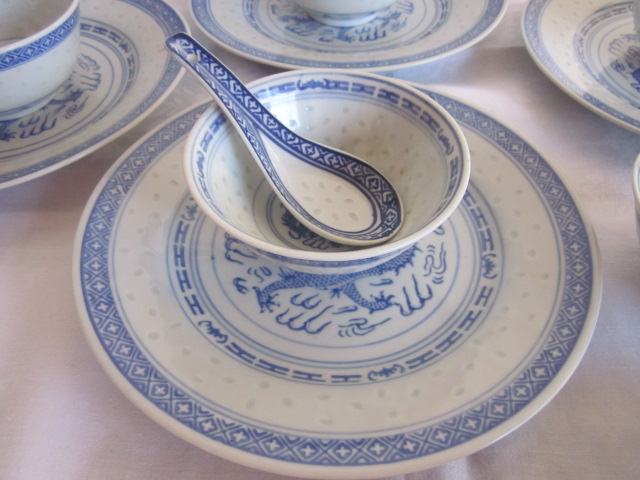 povoljnooo...IZVANREDAN I NE KORIŠTEN SET PORCULAN-STARA KINA