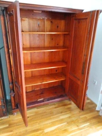 Prodajem dva starinska ormara