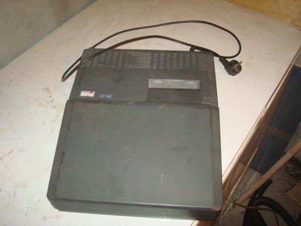 prodajem stari laptop amstrad