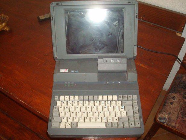 prodajem stari laptop amstrad