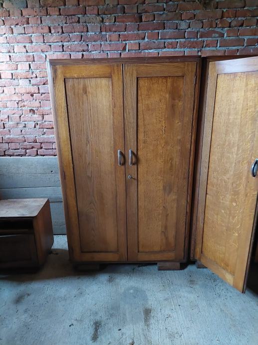 PRODAJEM STARI NAMJEŠTAJ(STARI DRVENI ORMARI, VITRINE)