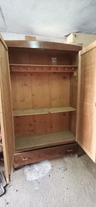 Prodajem stari ormar i krevete