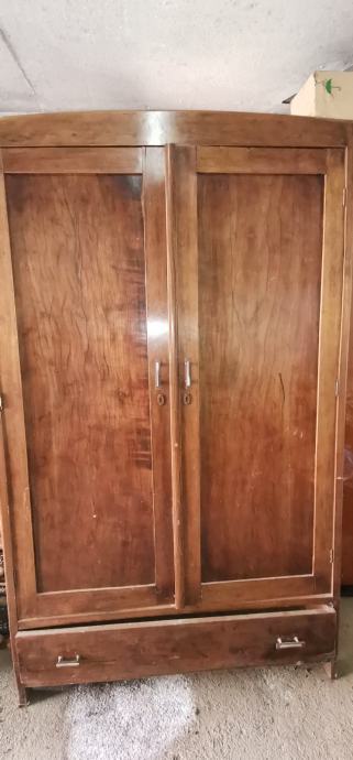 Prodajem stari ormar i krevete