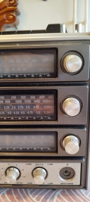Radio tranzistor GRUNDIG SATELIT 3000, ispravan UKW