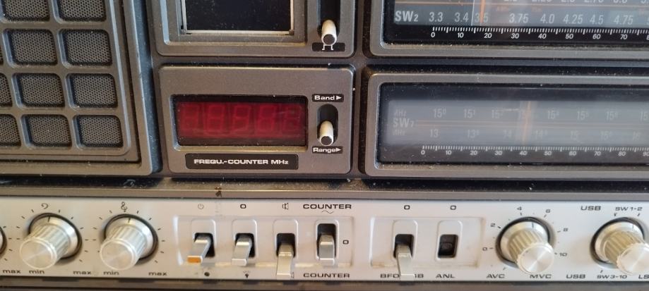 Radio tranzistor GRUNDIG SATELIT 3000, ispravan UKW