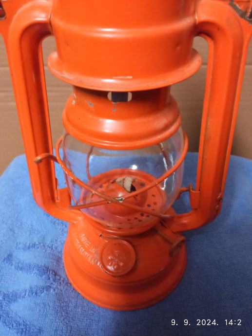 Rudarska lampa (fenjer)na petrolej i kao solarna lampa