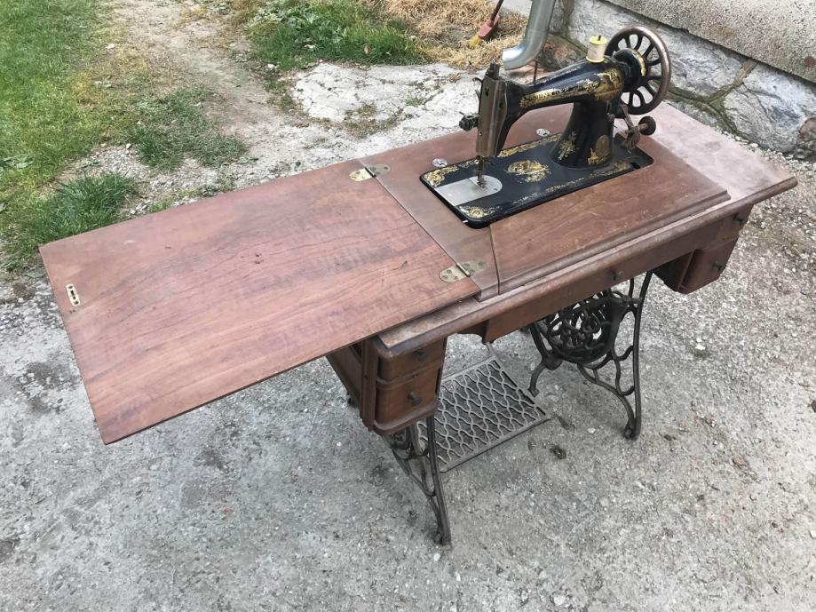 SINGER mašina za šivanje model 15K