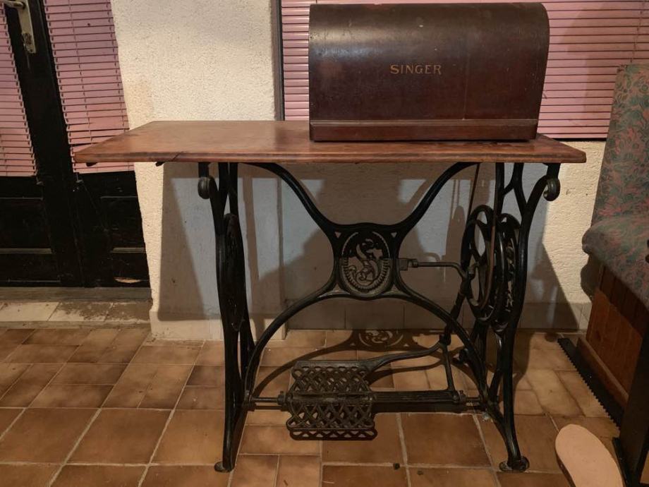 Singer mašina za šivanje ili samo postolje!!