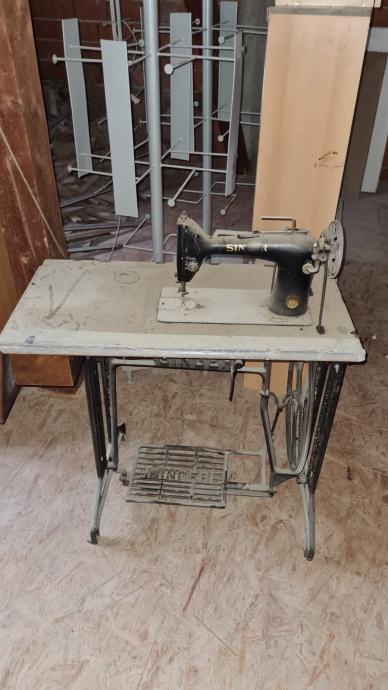 Singer masina sa stolom, postoljem