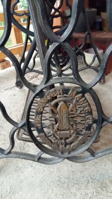 Singer mašinu i kolovrat