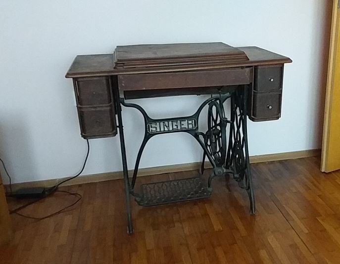 Stara sivaca masina SINGERICA