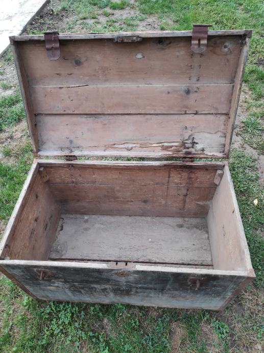 Stari drveni sanduk