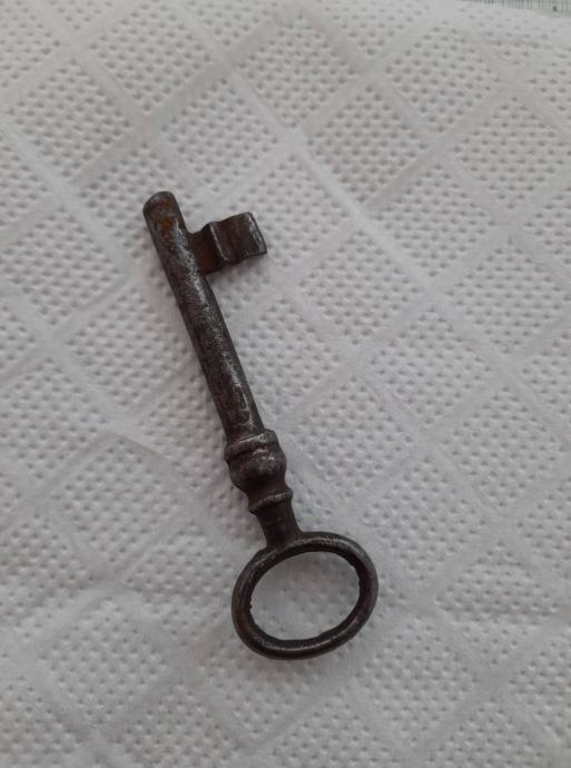 stari metalni ključ 9 cm