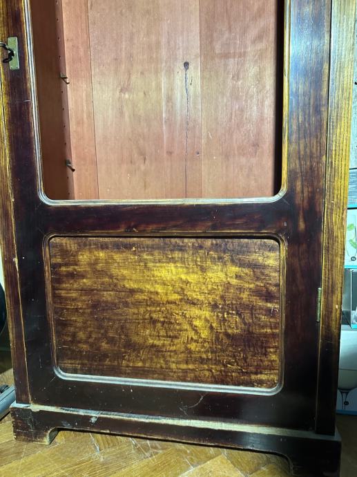 Stari ormar / idealan za restauraciju