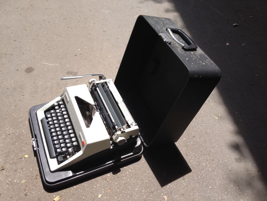 Stari pisači stroj