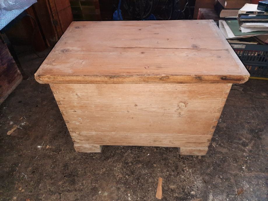 Stari sanduk za drva