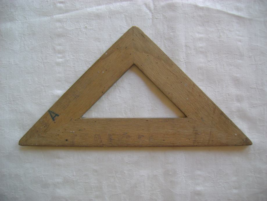 Stari školski drveni trokut