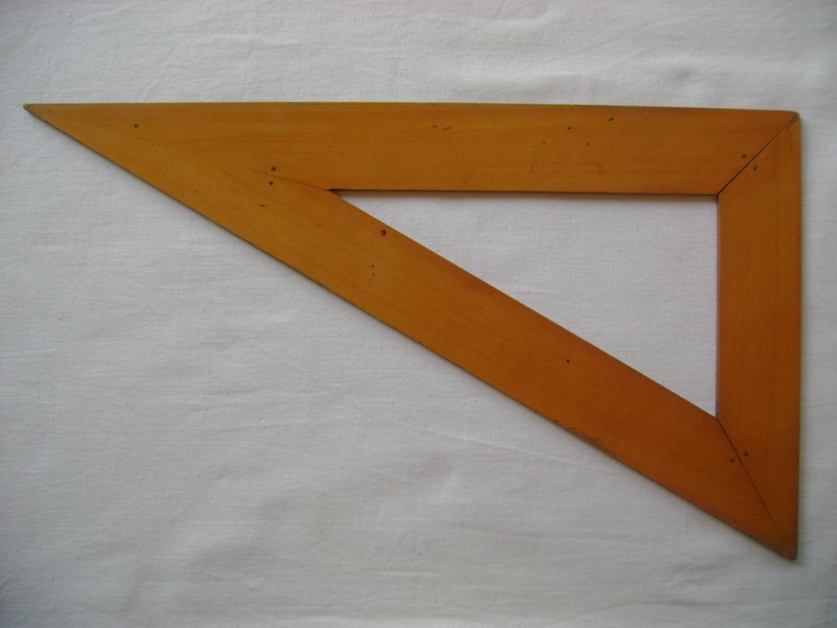 Stari školski drveni trokut