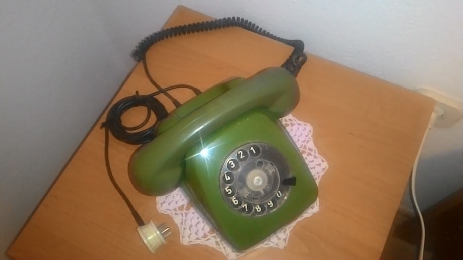 Stari telefon (analogni)