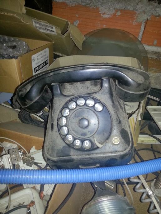 Stari telefon