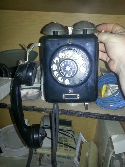 Stari telefon