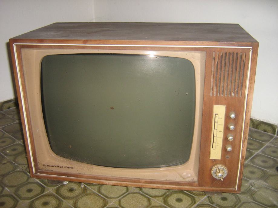 STARI TELEVIZOR MARKE RIZ