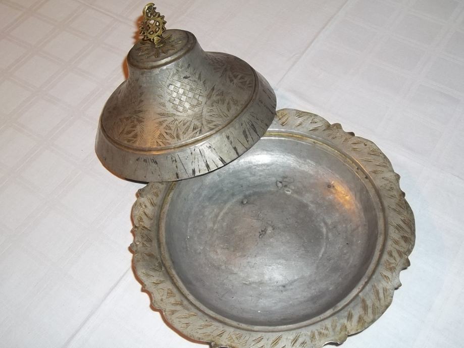 Starinski bosanski sahan - posuda za posluživanje jela sa poklopcem