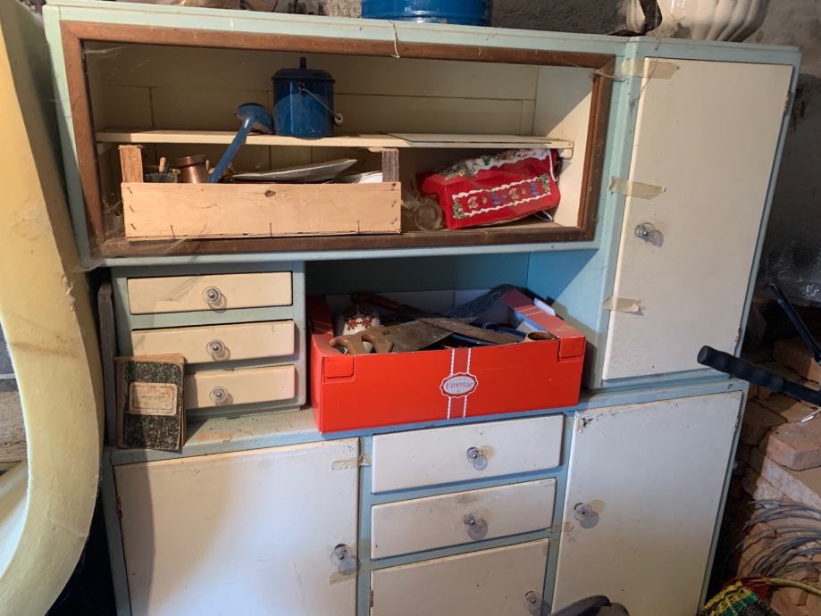 Starinski kuhinjski ormar