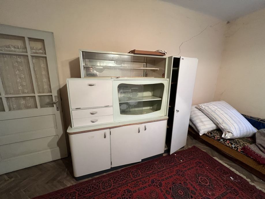 Starinski namještaj (kredenci, ormari, krevet…)