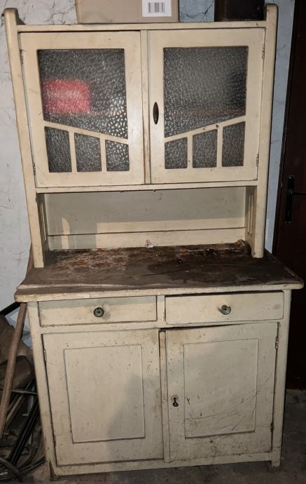 Starinski namještaj - ormari i kredenci