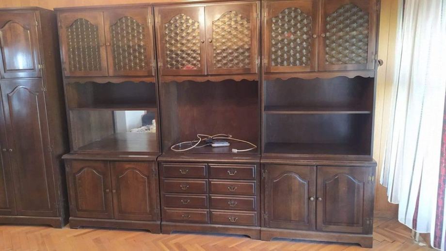 Starinski ormar i vitrina