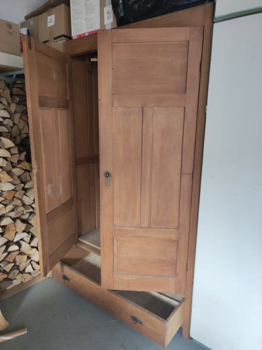 Starinski seoski drveni ormari