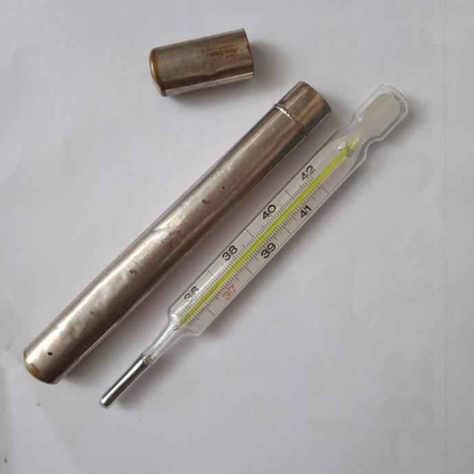 Starinski toplomjer u kutiji