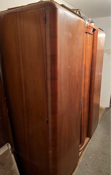 Starinski trokrilni ormar