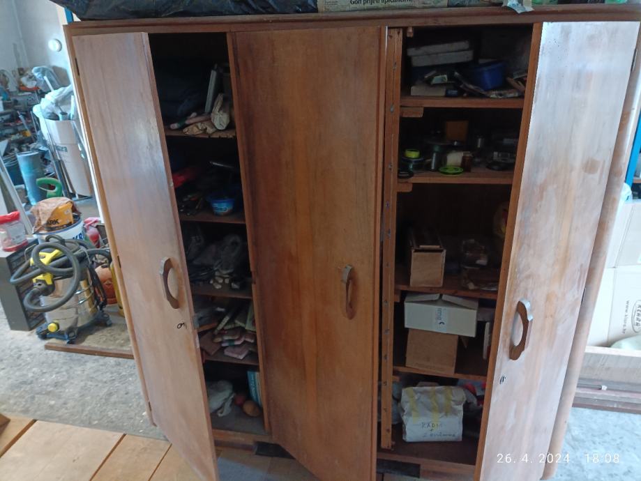 Starinski trokrilni ormar