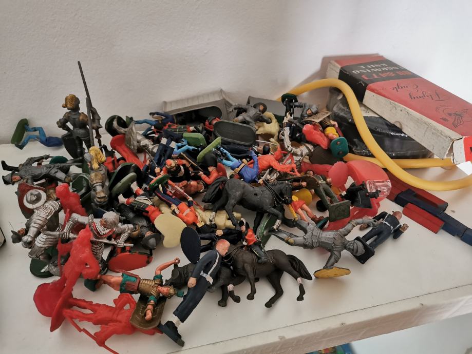Vintage igračke gumene, plasticne, metalni autici...
