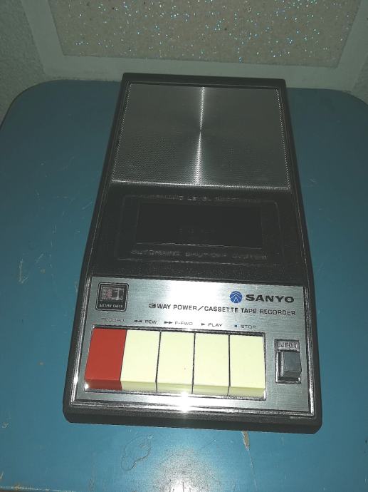 Vintage kasetofon, SANYO, model: M-787 AE iz 1975. G.
