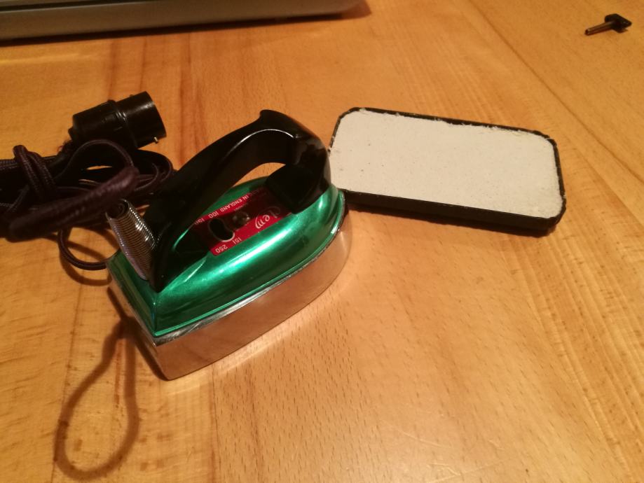 Vintage mini putna pegla iz 40 god.