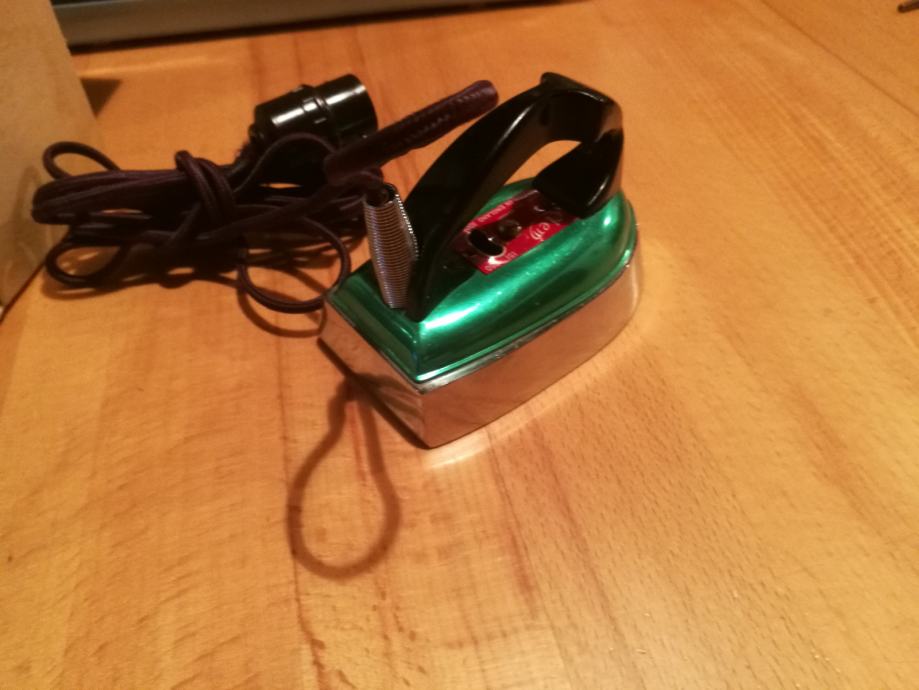 Vintage mini putna pegla iz 40 god.