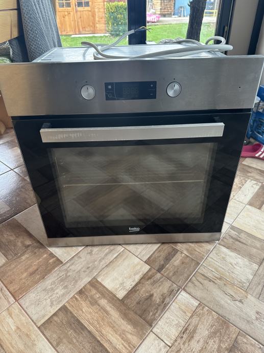Beko BIM22301x ugradbena pecnica